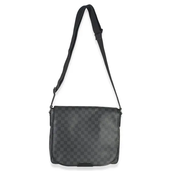 LOUIS VUITTON Damier Graphite Daniel Messenger Mm