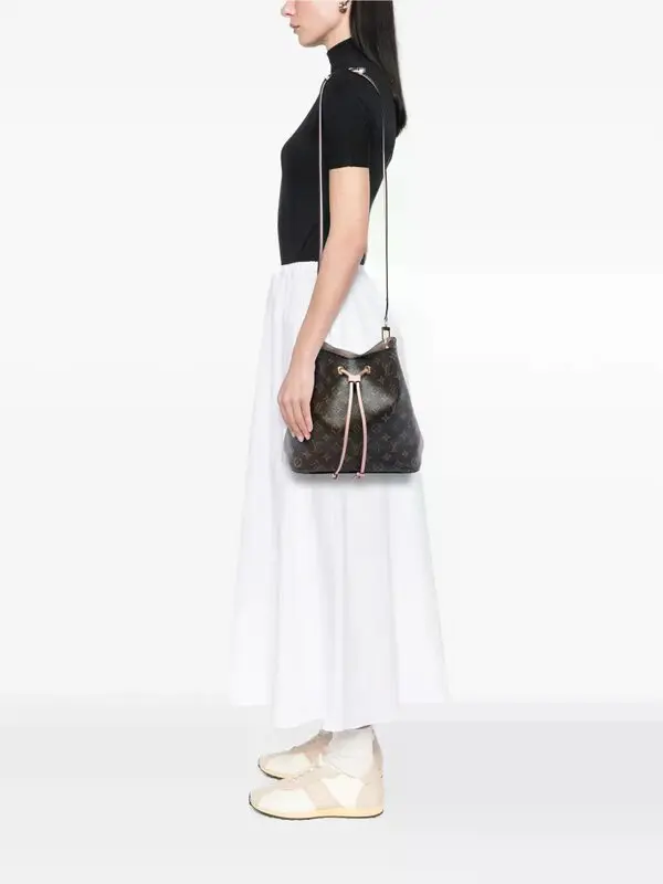 LOUIS VUITTON 2017 Monogram Neonoe Mm Bucket Bag