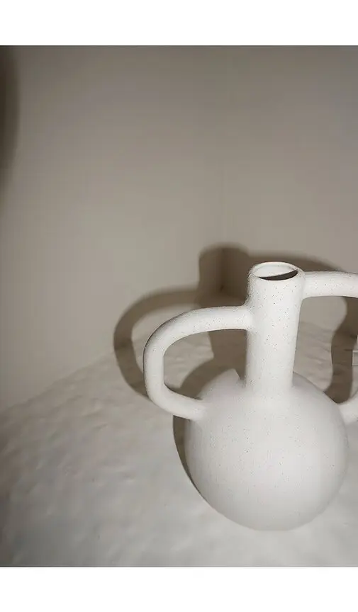 HUEGAH HOME Blanche Vase In White