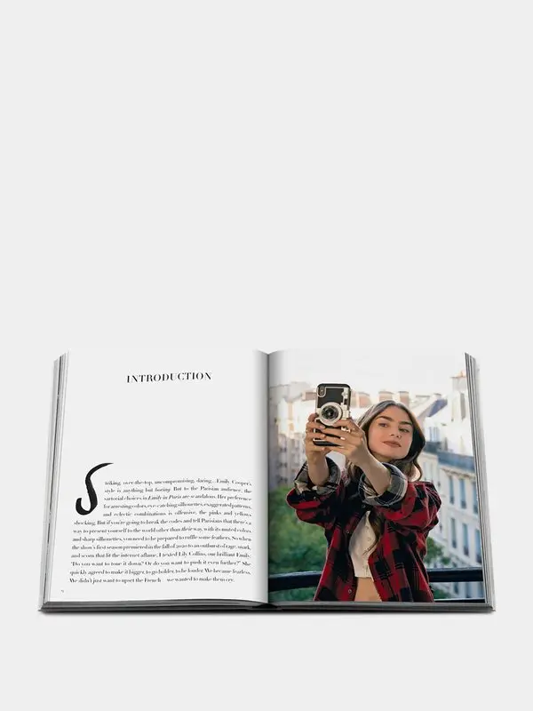 Assouline Emily In Paris: The Fashion Guide - Multicolour