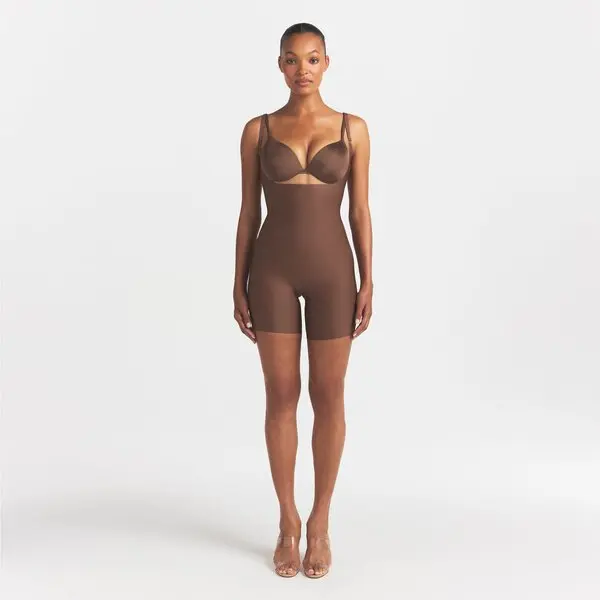 SKIMS Core Sculpt Back Smoothing Open Bust Mid Thigh Bodysuit - Jasper