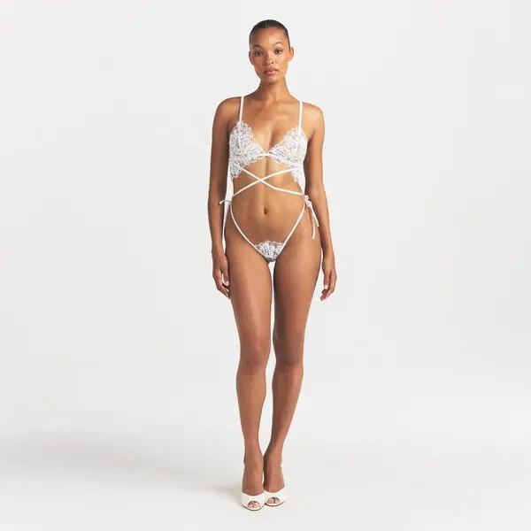 SKIMS Crotchless Teddy | White | | Lace - Snow