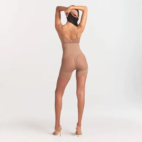 SKIMS Core Sculpt High Waisted Mid Thigh Shorts - Sienna
