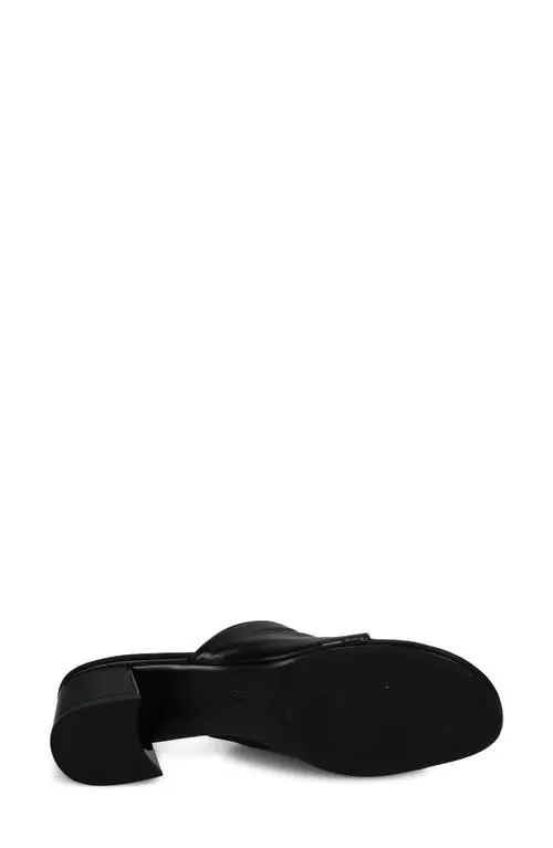 Vaneli Cruz Toe Loop Sandal - Black