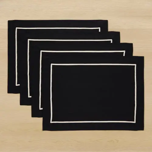 SOLINO HOME Linen Placemats Set Of 4, 14 X 19 Inch For Dining Table - Black