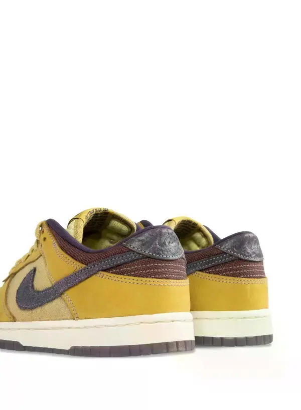 Nike Dunk Low Lace-up Sneakers - Yellow