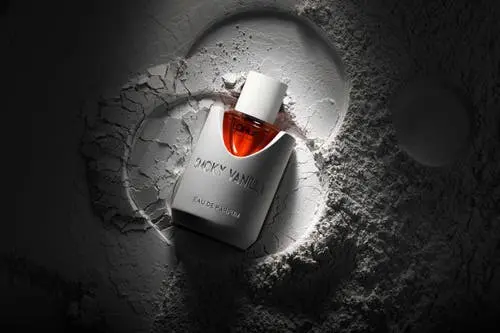 QHUE Smoky Vanilla Eau De Parfum