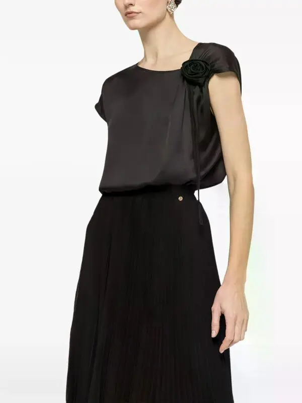 NISSA Floral-detail Top - Black