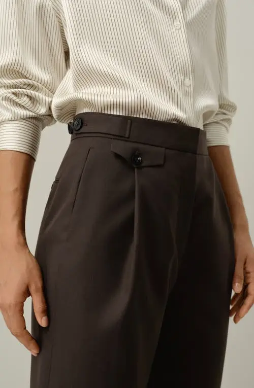 Lilysilk Wool-silk Blend Bermuda Shorts With Pleated Detail - Chestnut