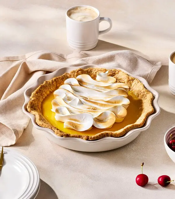 LE CREUSET Stoneware Pie Dish - Neutral
