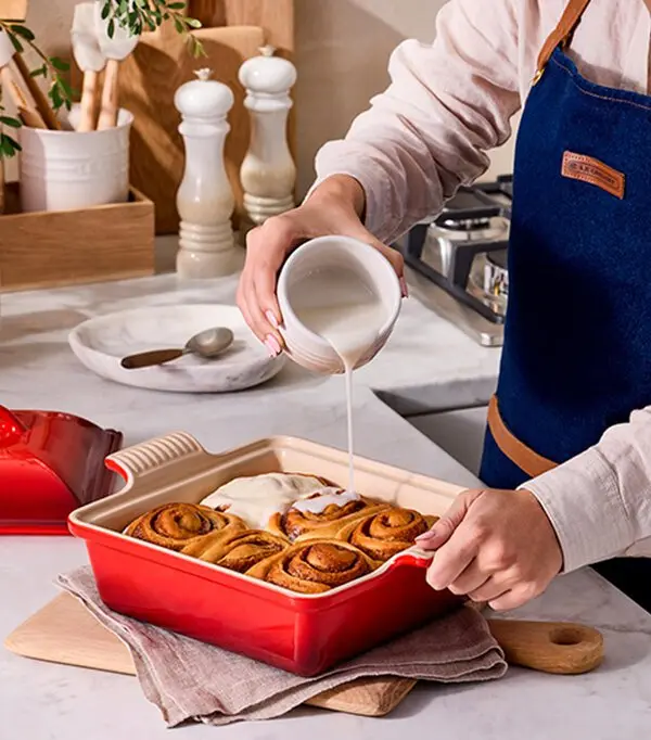 LE CREUSET Stoneware Square Dish - Red