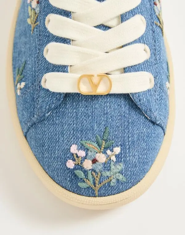 Valentino Garavani Royco Floral Embroidered Trainers - Denim