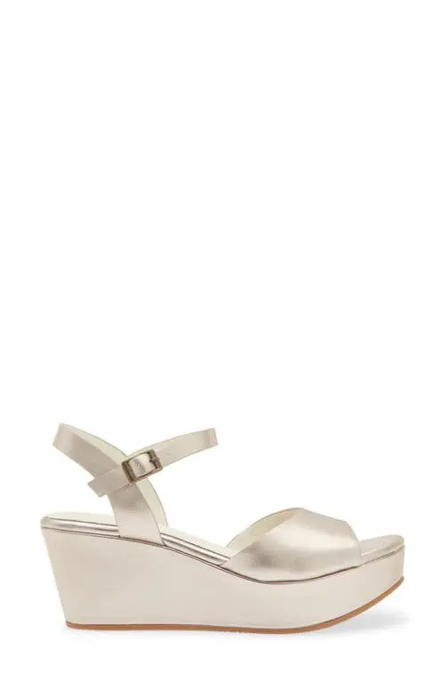 CHOCOLAT BLU Winka Platform Wedge Sandal - Platinum Leather