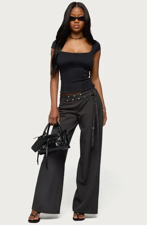 EDIKTED Laiah Square Neck Cap Sleeve Crop Top