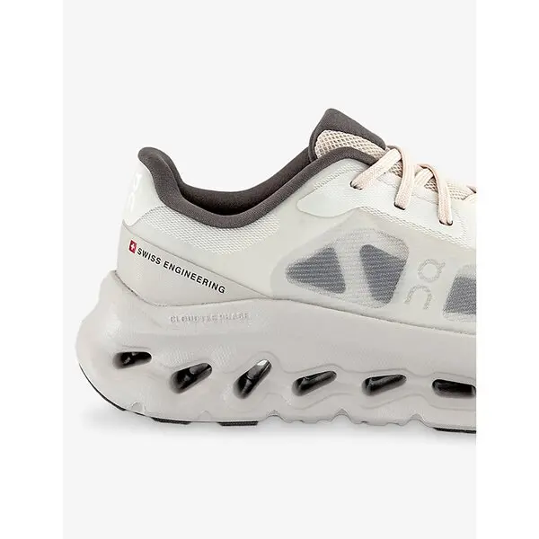 On Cloudtilt Remix Mesh Trainers