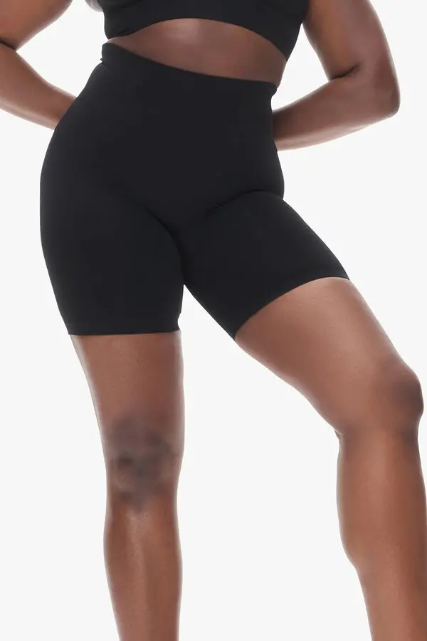 HEIST STUDIOS Contour Shorts - Black