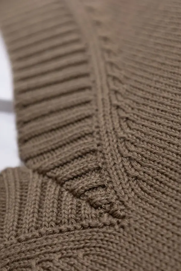 Ami V-neck Vest