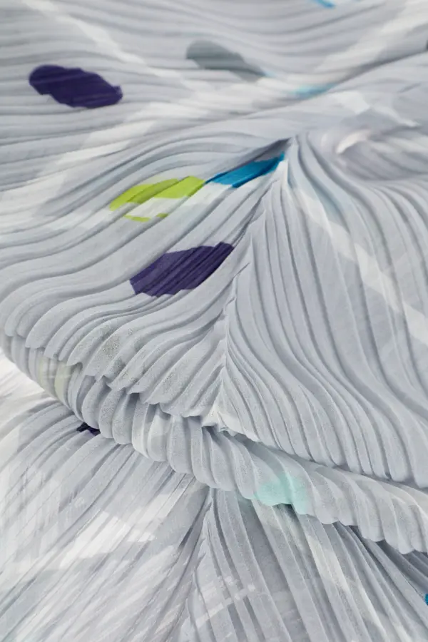 Issey Miyake Pleated Scarf With Print - Grey