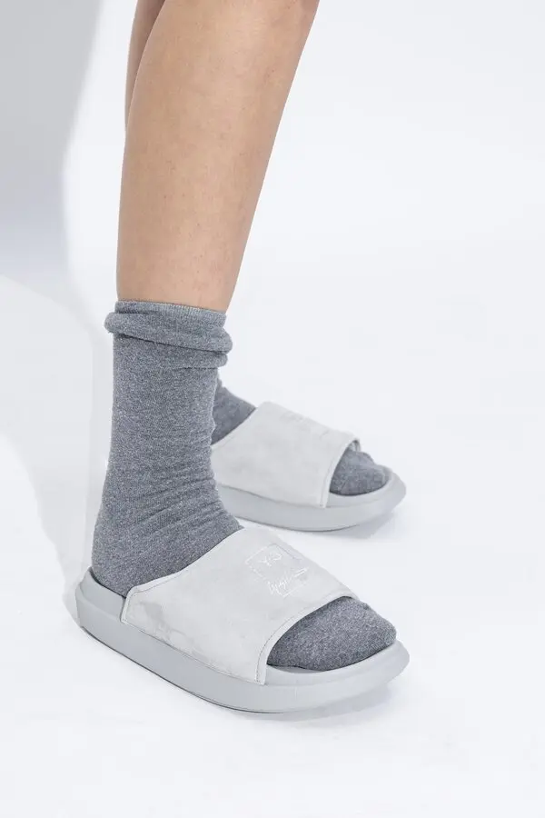 Y3 Logo Slides - Grey