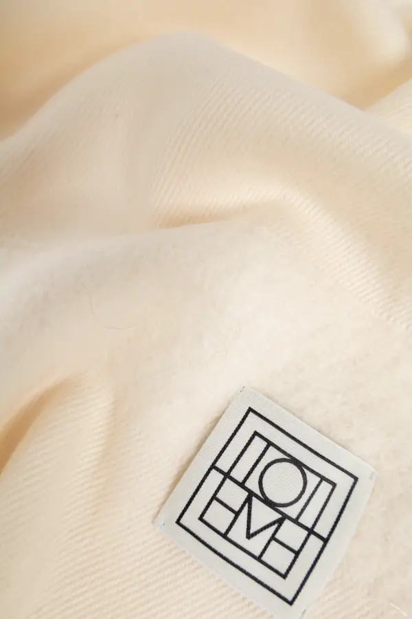 TOTEME Scarf With Logo - Cream