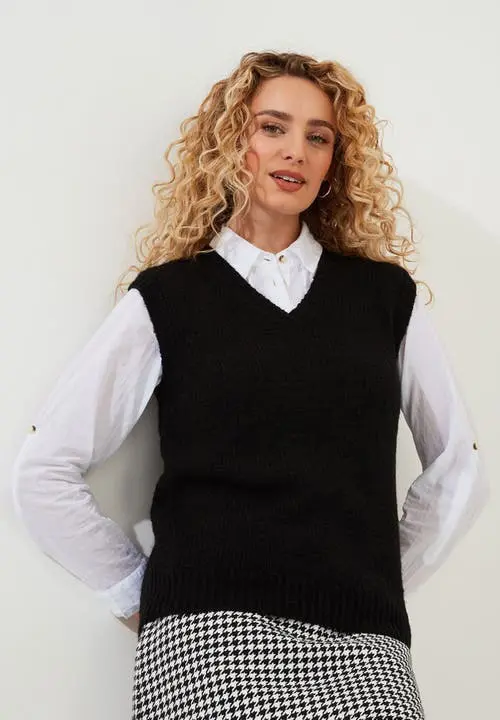 JOE BROWNS Ribbed V-neck Sweater Vest