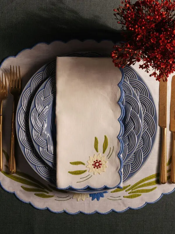 HOUSE OF CAPRICORN Hand-embroidered Linen Napkin - White
