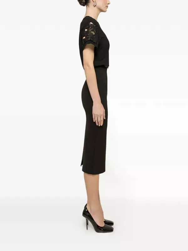 NISSA Embroidered T-shirt