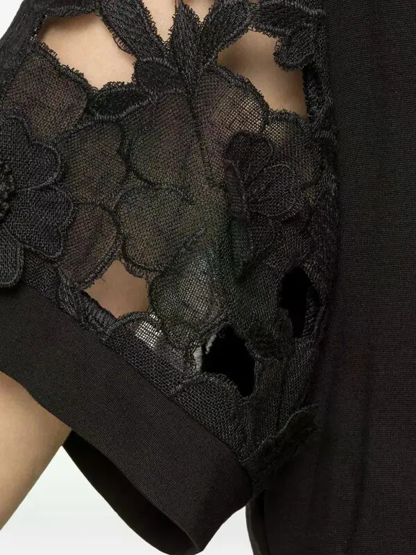 NISSA Embroidered T-shirt
