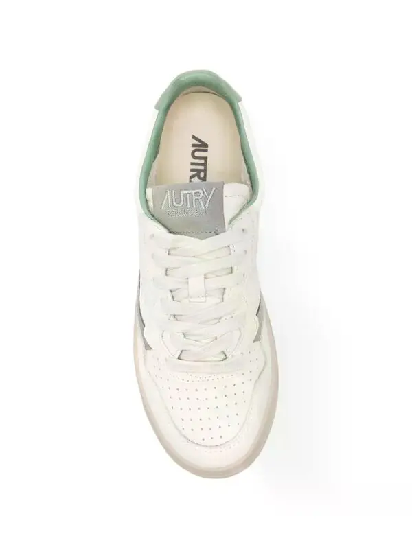 AUTRY Grained Medalist Low Leather Sneakers - Neutrals