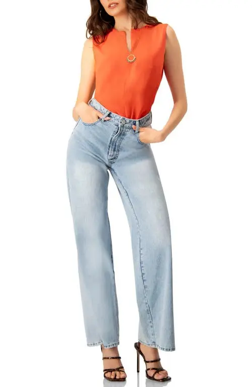IVONNE Sleeveless Top With V-neckline
