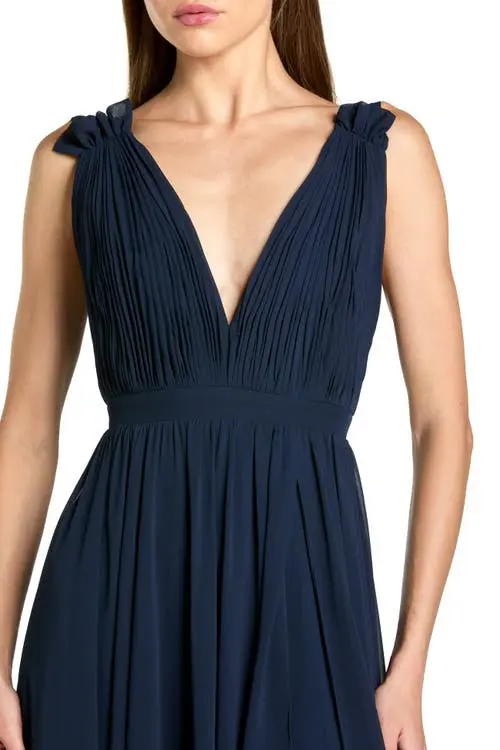 Mac Duggal Petite Sleeveless Pleated Chiffon V-neck Gown - Navy