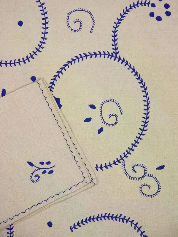 HOUSE OF CAPRICORN Embroidered Linen Tablecloth Set