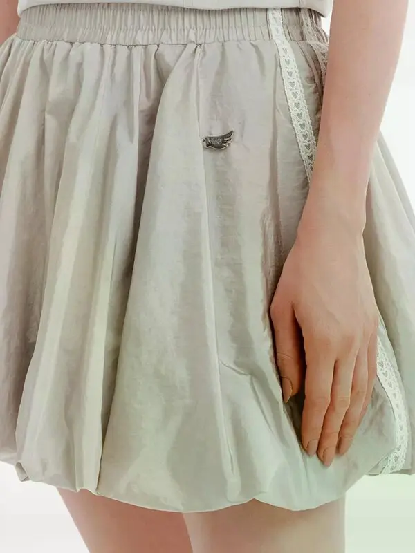 MINI CREAM Lace-trim Appliqué Skirt