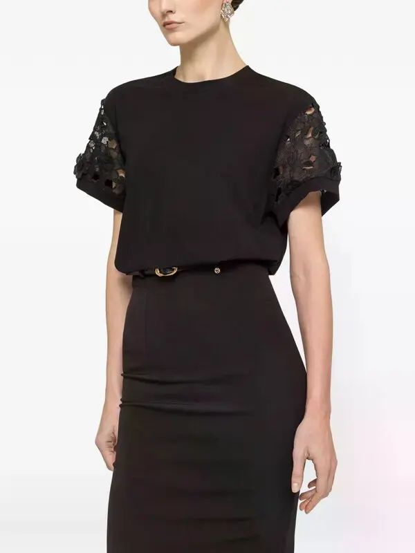 NISSA Embroidered T-shirt - Black