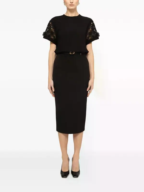 NISSA Embroidered T-shirt - Black