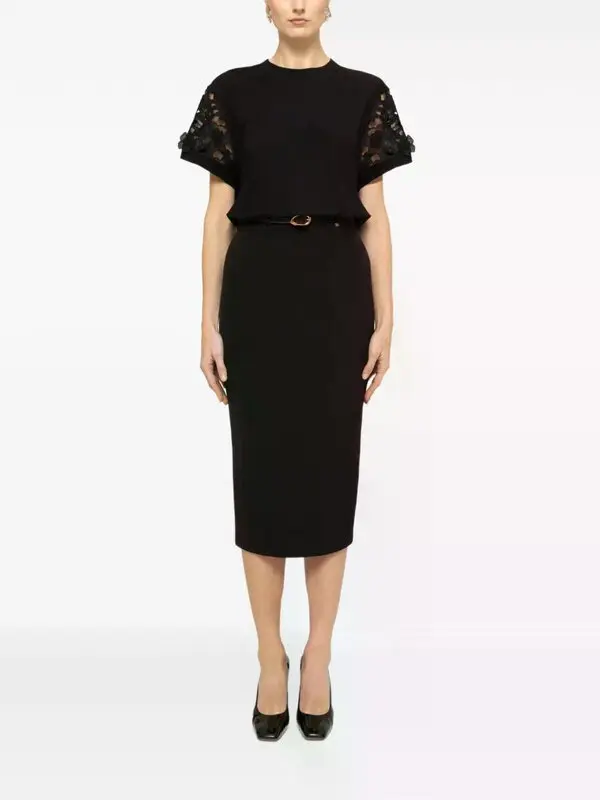 NISSA Embroidered T-shirt - Black