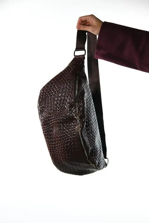 PROLOGUE SHOES Venta Waist Bag - Brown