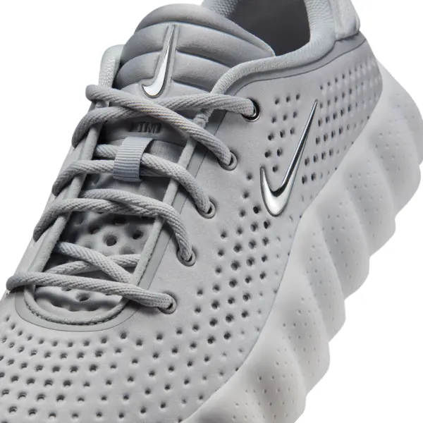 Nike Mind 002 Pregame Sneakers