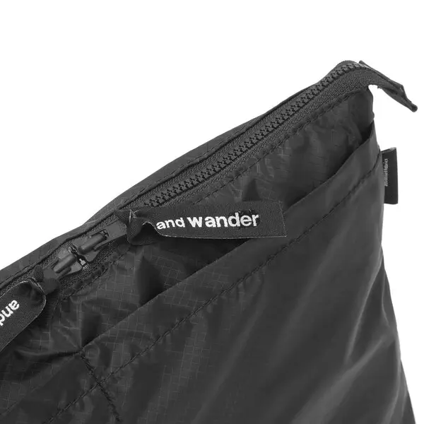 AND WANDER Sil Sacoche