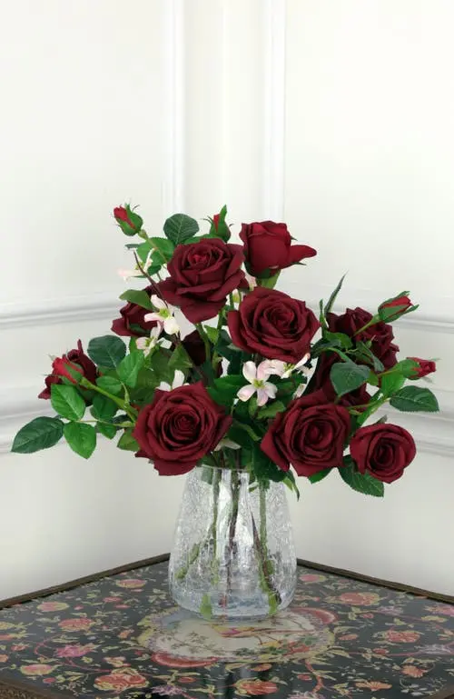 MARK ROBERTS Roses In Crackle Vase - Red