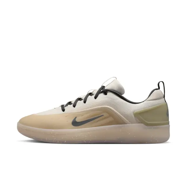 Nike Sb Zoom Nyjah Skate Shoes - Brown