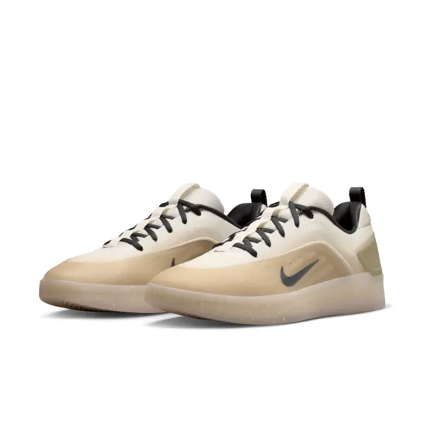 Nike Sb Zoom Nyjah Skate Shoes - Brown