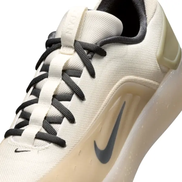 Nike Sb Zoom Nyjah Skate Shoes - Brown