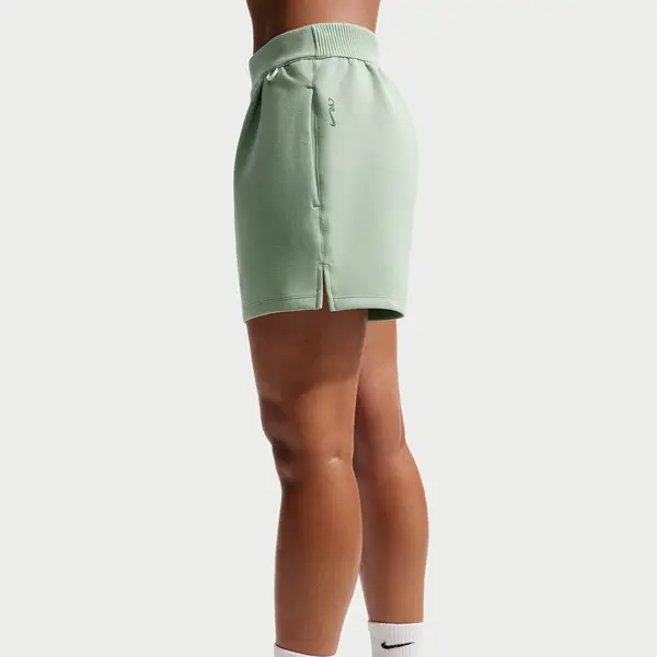 Nike 24.7 Impossiblysoft Dri-fit Mid-rise Loose 4" Shorts - Green