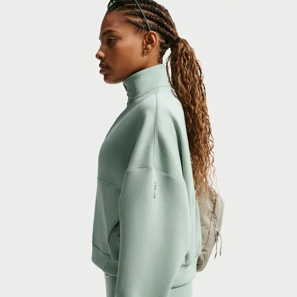 Nike 24.7 Impossiblysoft Dri-fit Oversized Half-zip Top - Green