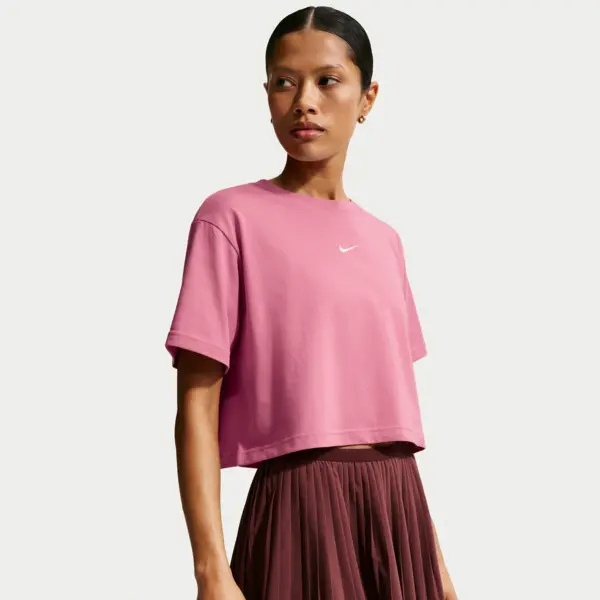 Nike Sportswear Classic Loose Short-sleeve Cropped T-shirt - Pink