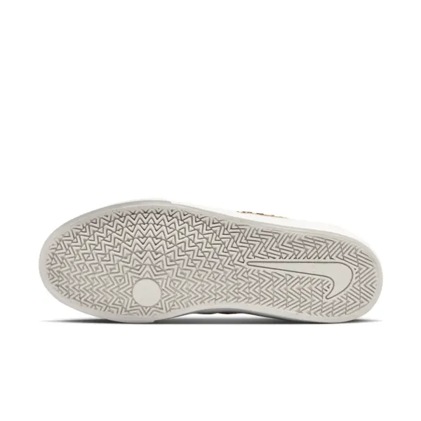 Nike Charge Suede Se Low-top Sneakers - Grey