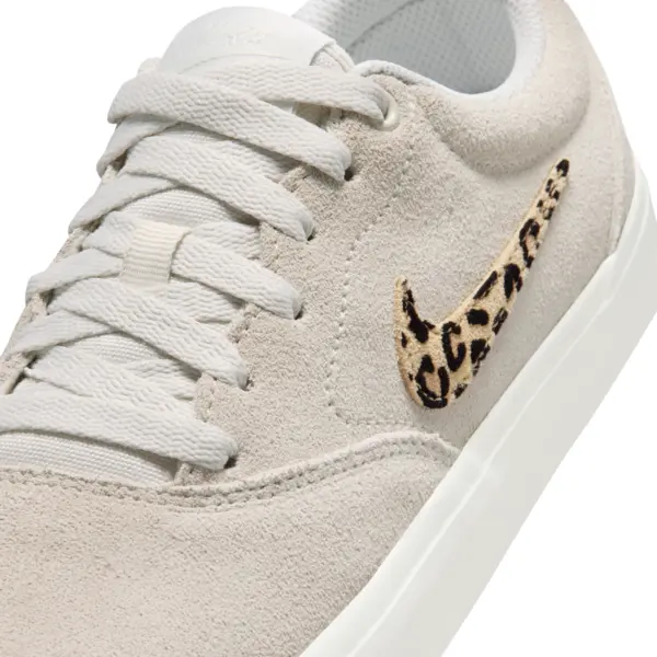 Nike Charge Suede Se Low-top Sneakers - Grey