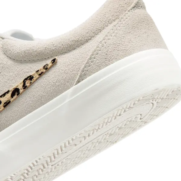 Nike Charge Suede Se Low-top Sneakers - Grey