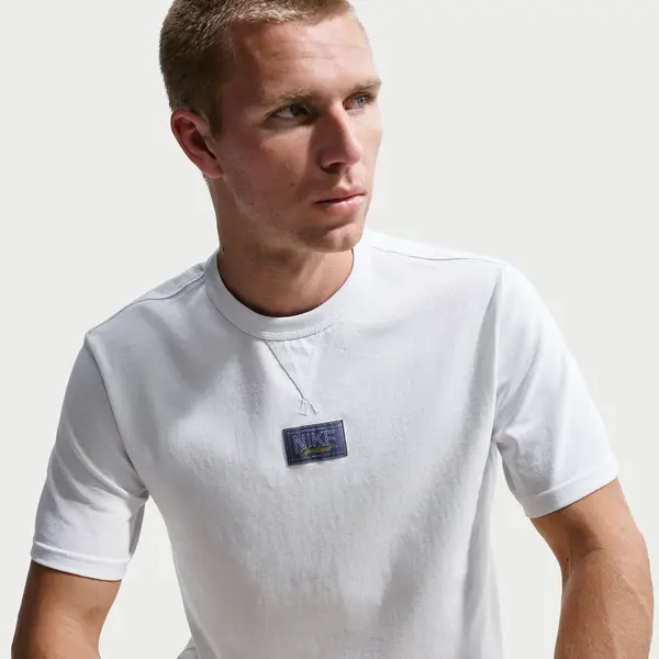 Nike Sportswear Premium Essentials T-shirt